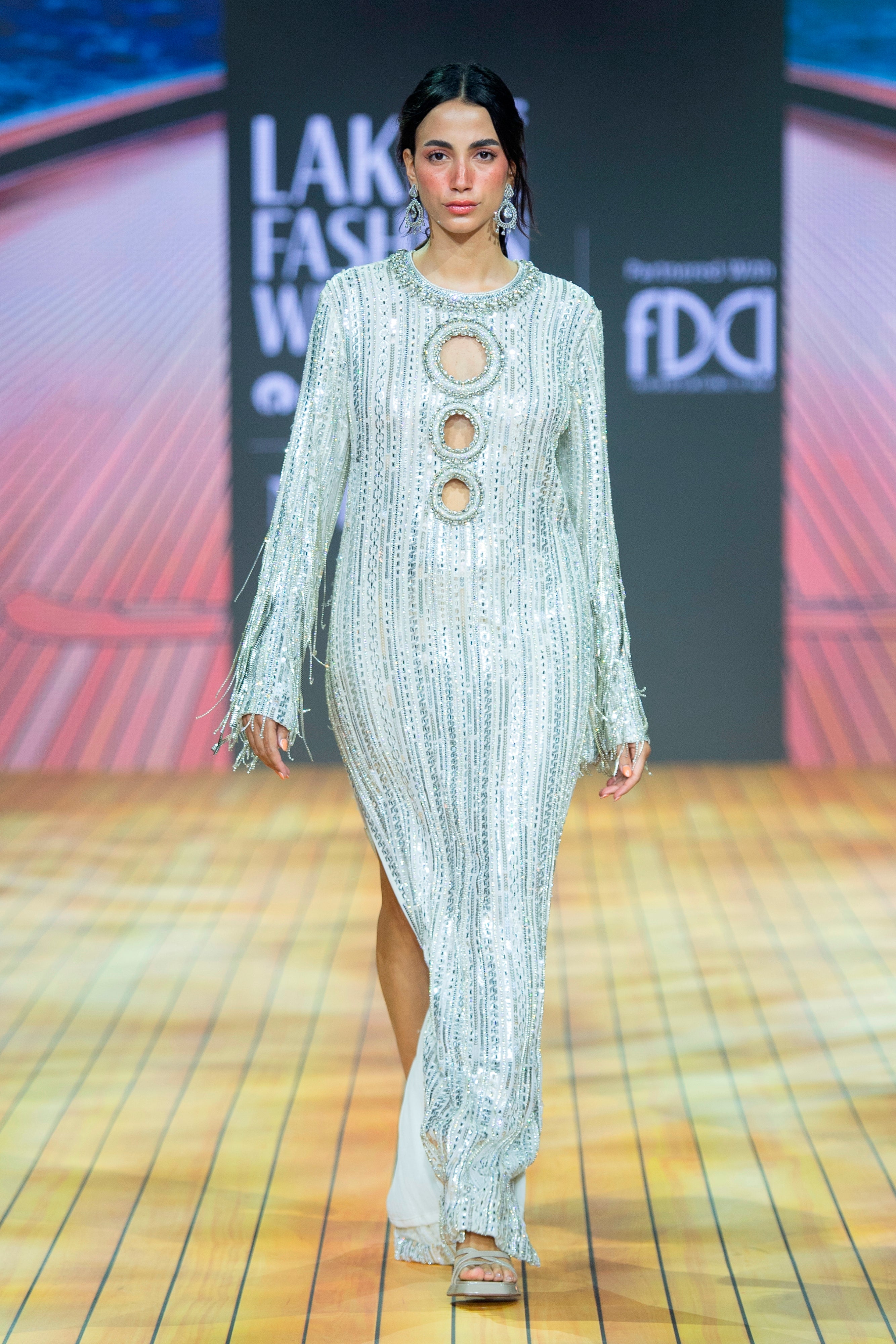 White Silver Chains Kaftan – Monisha Jaising